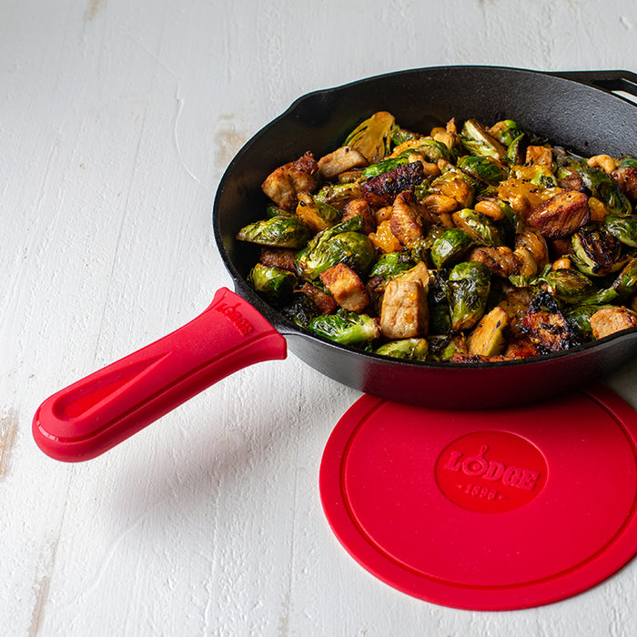 Deluxe Silicone Hot Handle Holder | Shop Online | Lodge Cast Iron