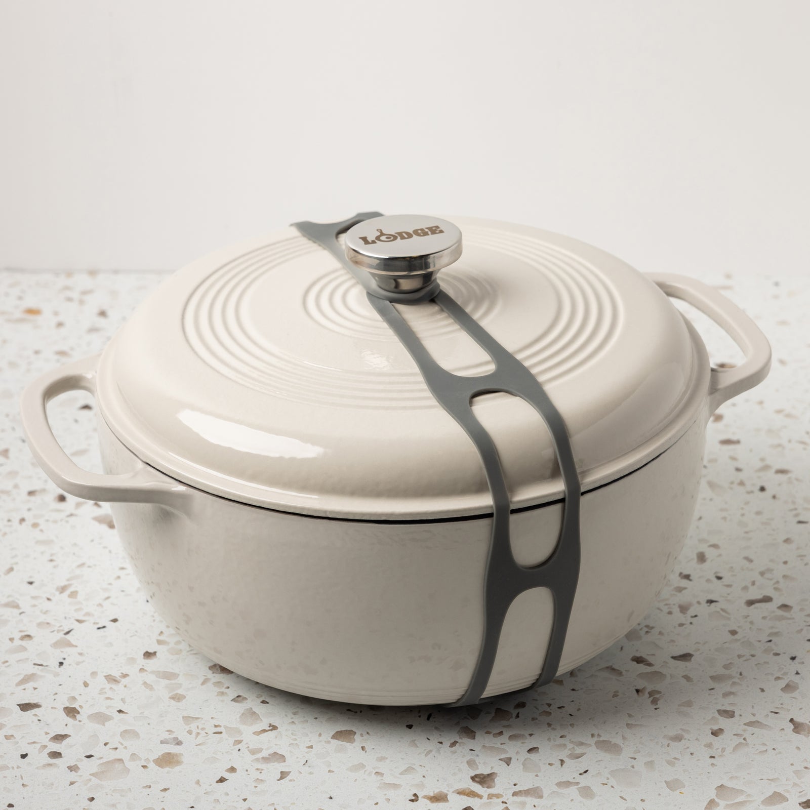 Lid Latch | Shop Online | Lodge Cast Iron